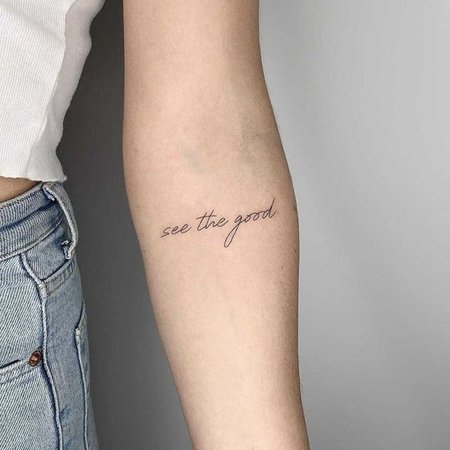 Feliratok Tetoválás férfiaknak és nőknek: tetkó minta és jelentésük ...